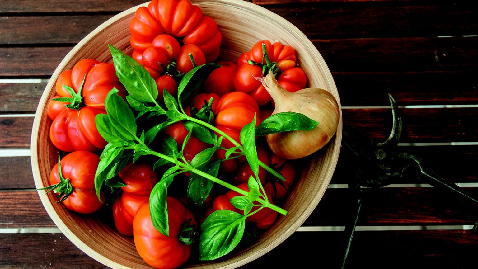 How to peel tomatoes | The Neff Kitchen