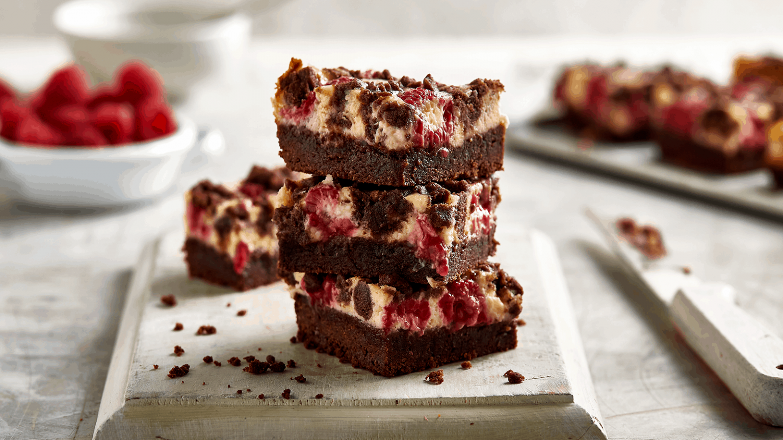 Raspberry and Chocolate Crumble Slice | The Neff Kitchen