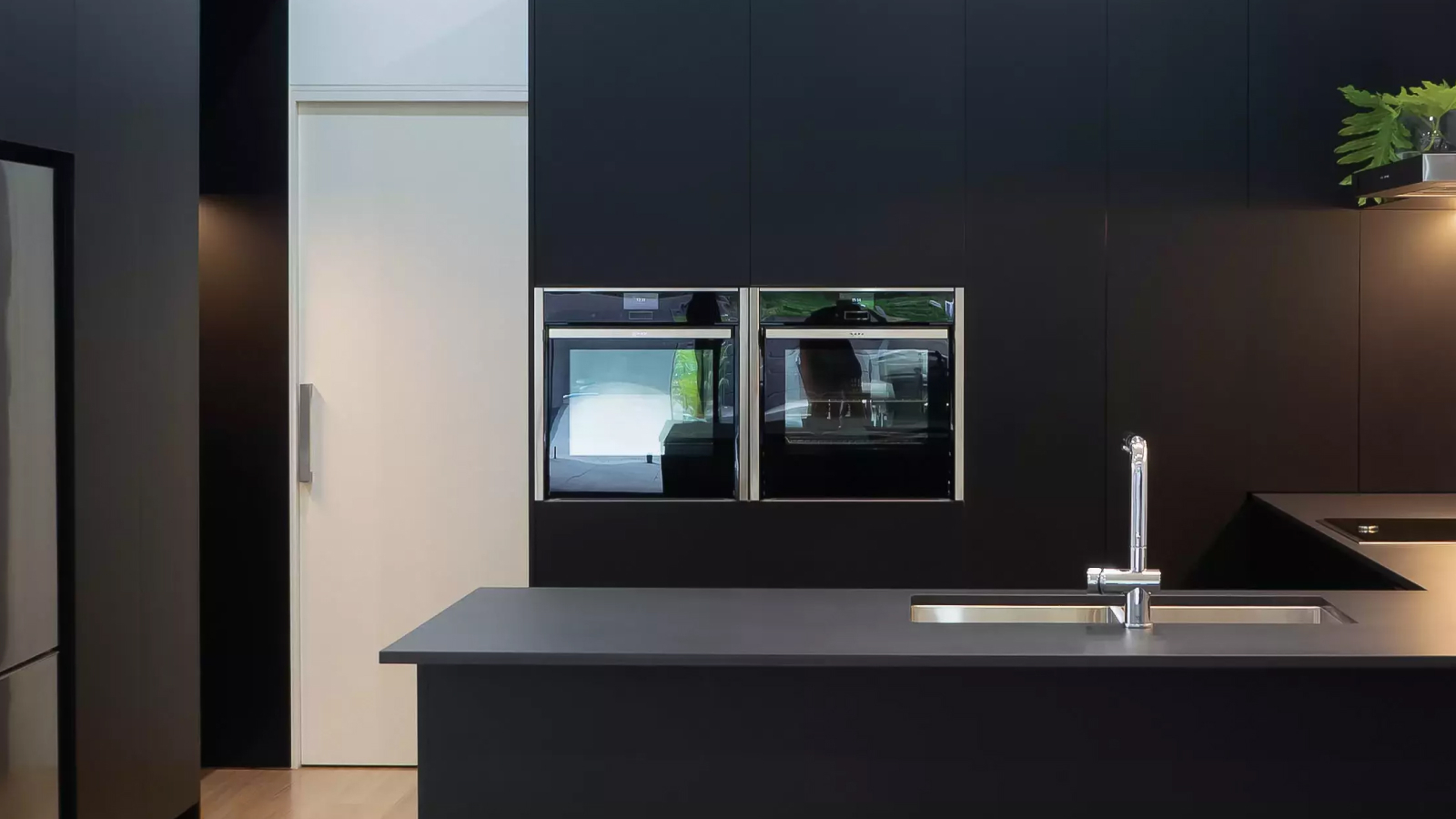 Minimalist vs maximalist style: how to tailor your kitchen aesthetic ...