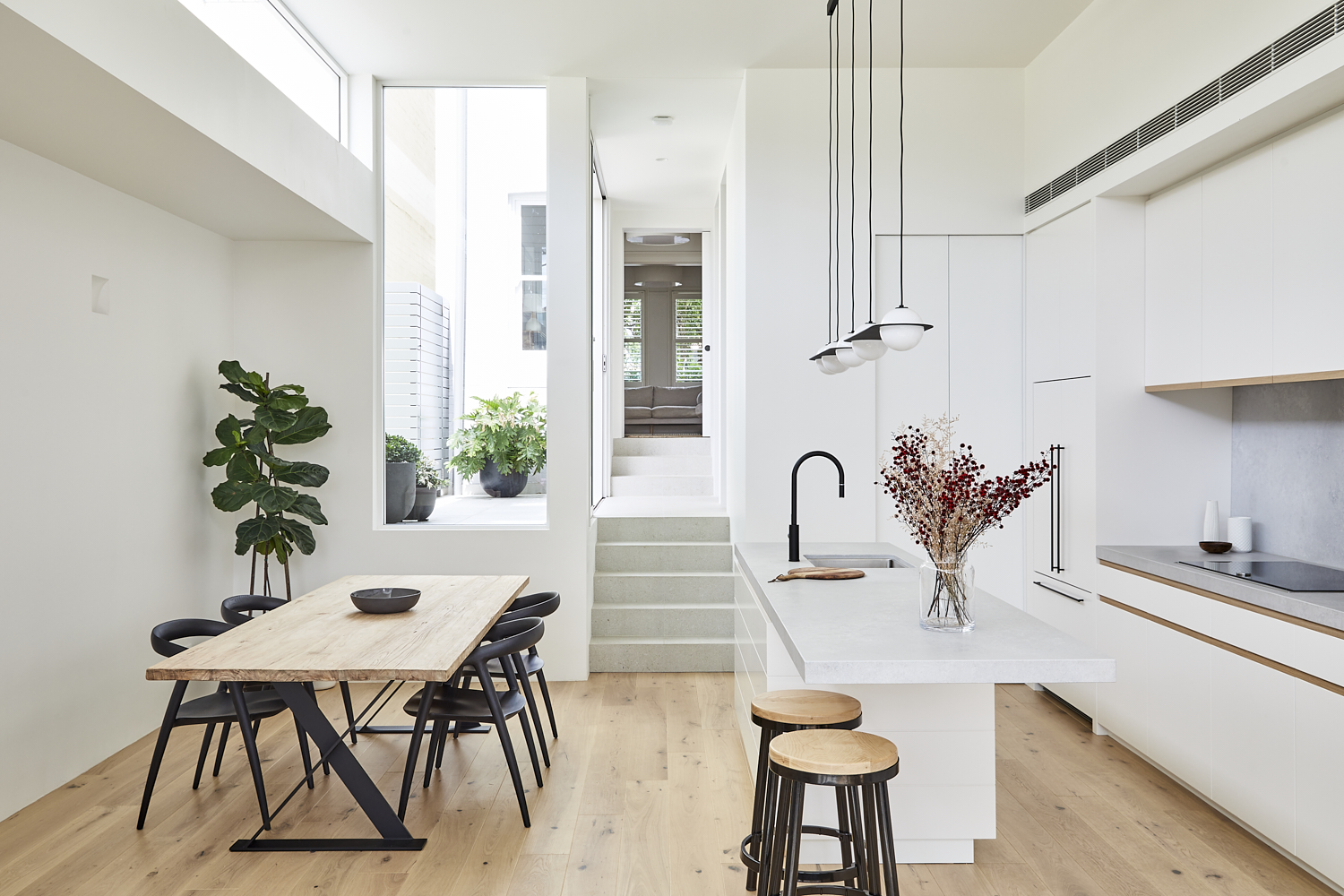 Tips and trends for renovating your holiday house kitchen for all ...
